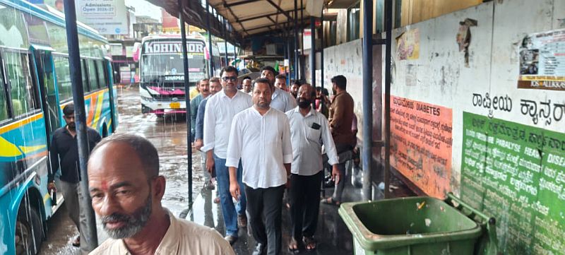ಸರ್ವಿಸ್ ಬಸ್ ನಿಲ್ದಾಣದಲ್ಲಿ ಸಮಸ್ಯೆಗಳಿಗೆ ಉಡುಪಿ ಶಾಸಕರ ನಿರ್ಲಕ್ಷ್ಯತೆ ಕಾರಣ ...
